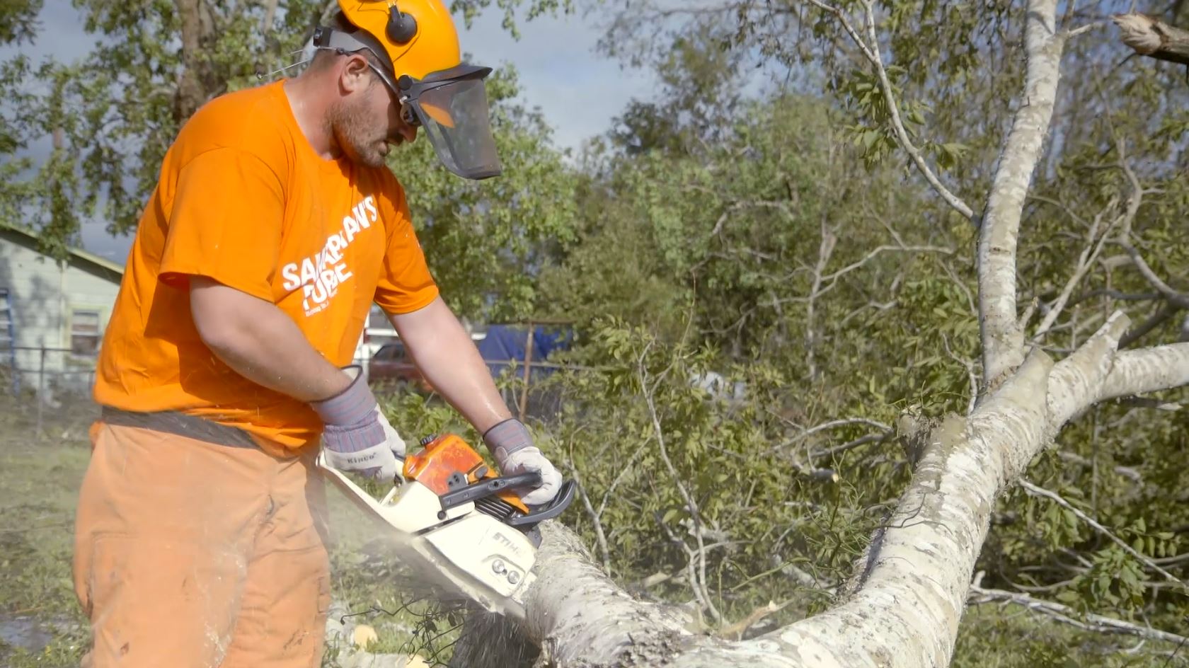 Volunteers Help Homeowners in Victoria